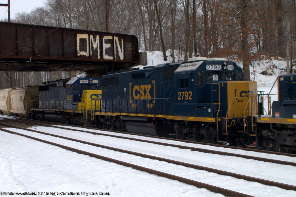 CSX GP38-2 2792 in YN3b and CSX SD40-2 8830 in YN2 trail on Q417-08